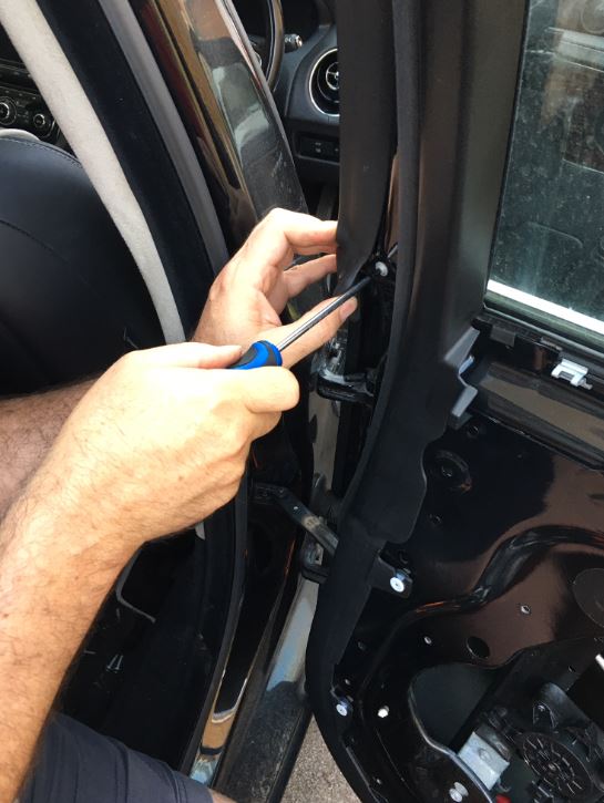 Guide: Rear Window/Mechanism removal | Jaguar Forum