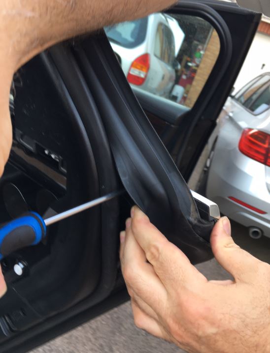 Guide: Rear Window/Mechanism removal | Jaguar Forum